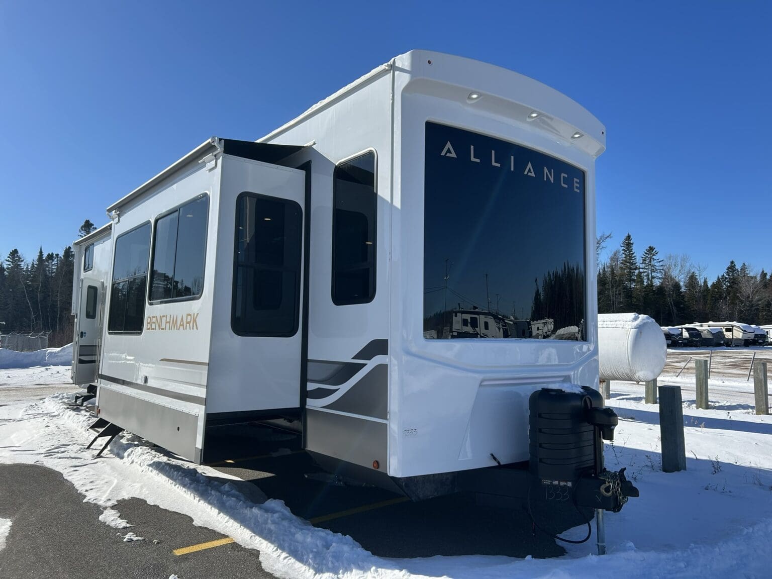 2026 BENCHMARK 42LFT by ALLIANCE | RV World in Waasis, NB