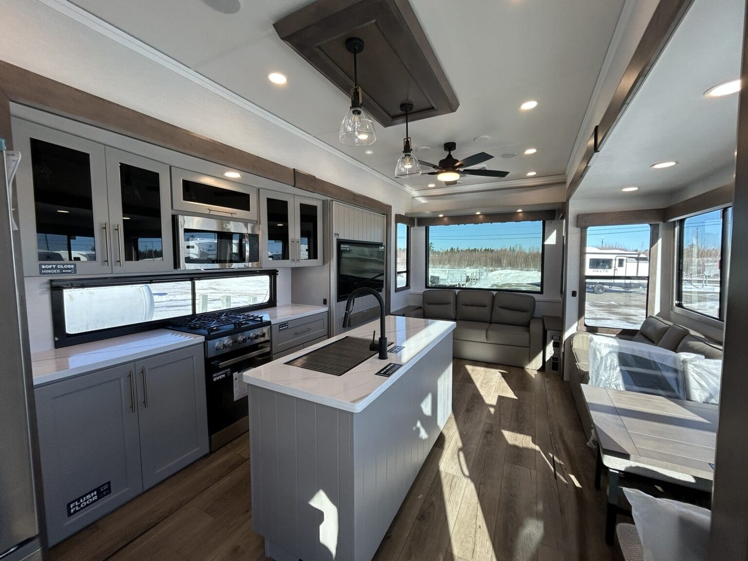 2026 BENCHMARK 42LFT by ALLIANCE | RV World in Waasis, NB